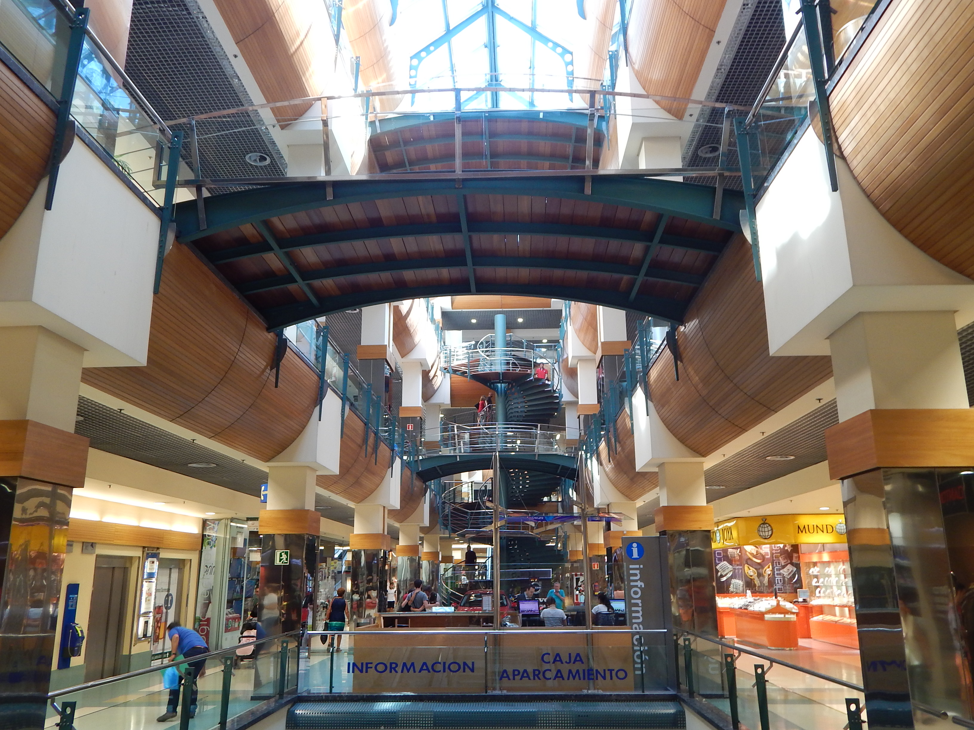 Ponte Vella: mucho más que un motor económico, comercial y de ocio ...